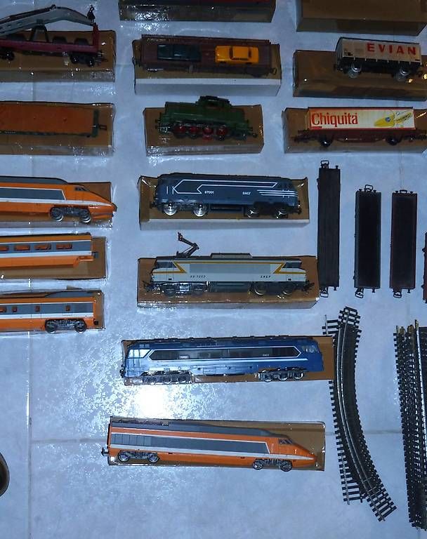 Lot trains miniatures HO locomotives wagons rails accessoire (D ...
