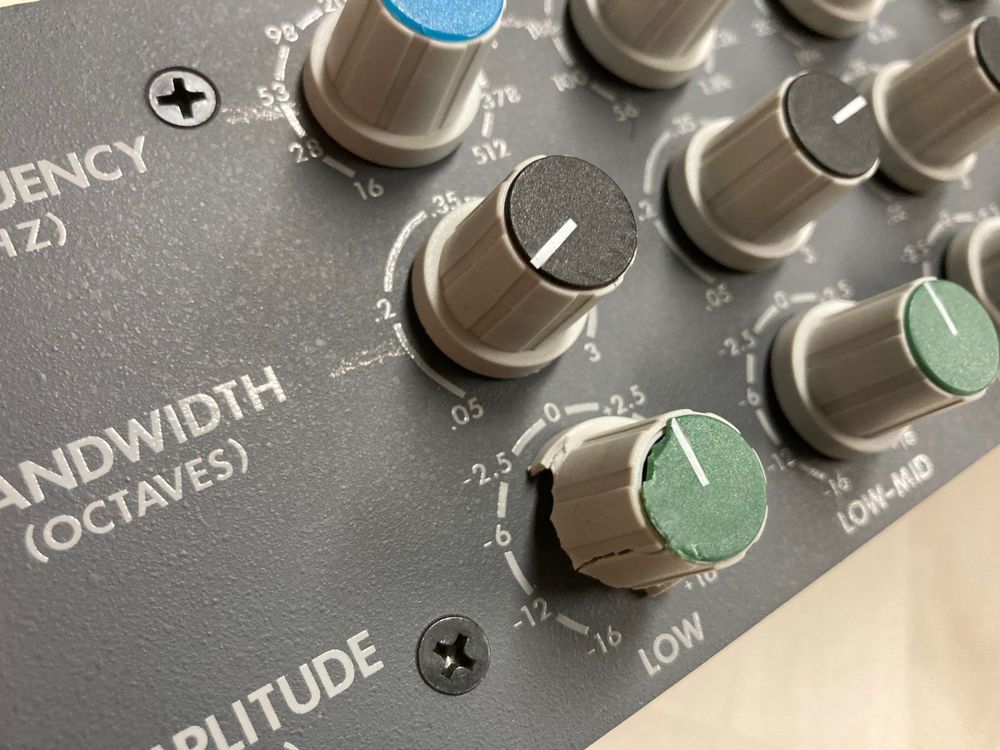 Selling Vintage analog EQ Symetrix SE-400 (Gebraucht) in Lausanne für ...