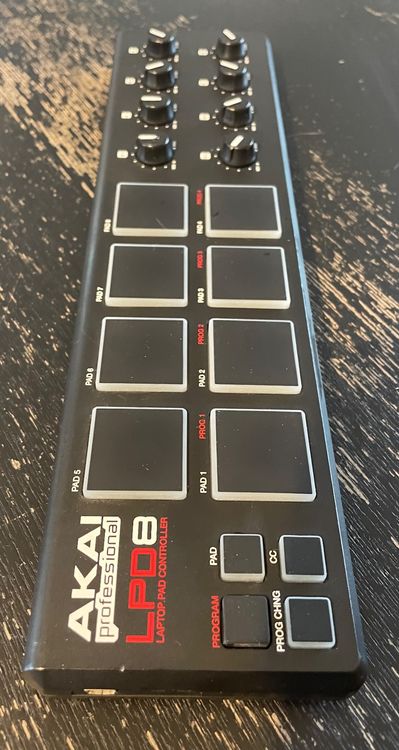 AKAI LPD8 - Laptop Pad Controller (Schwarz) (D'occasion) à Zürich pour ...