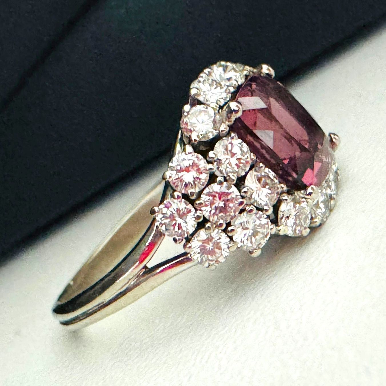 Weiss-Gold-Ring 750 mit Spinell 2,05 ct plus 22 Brillanten (Gebraucht ...