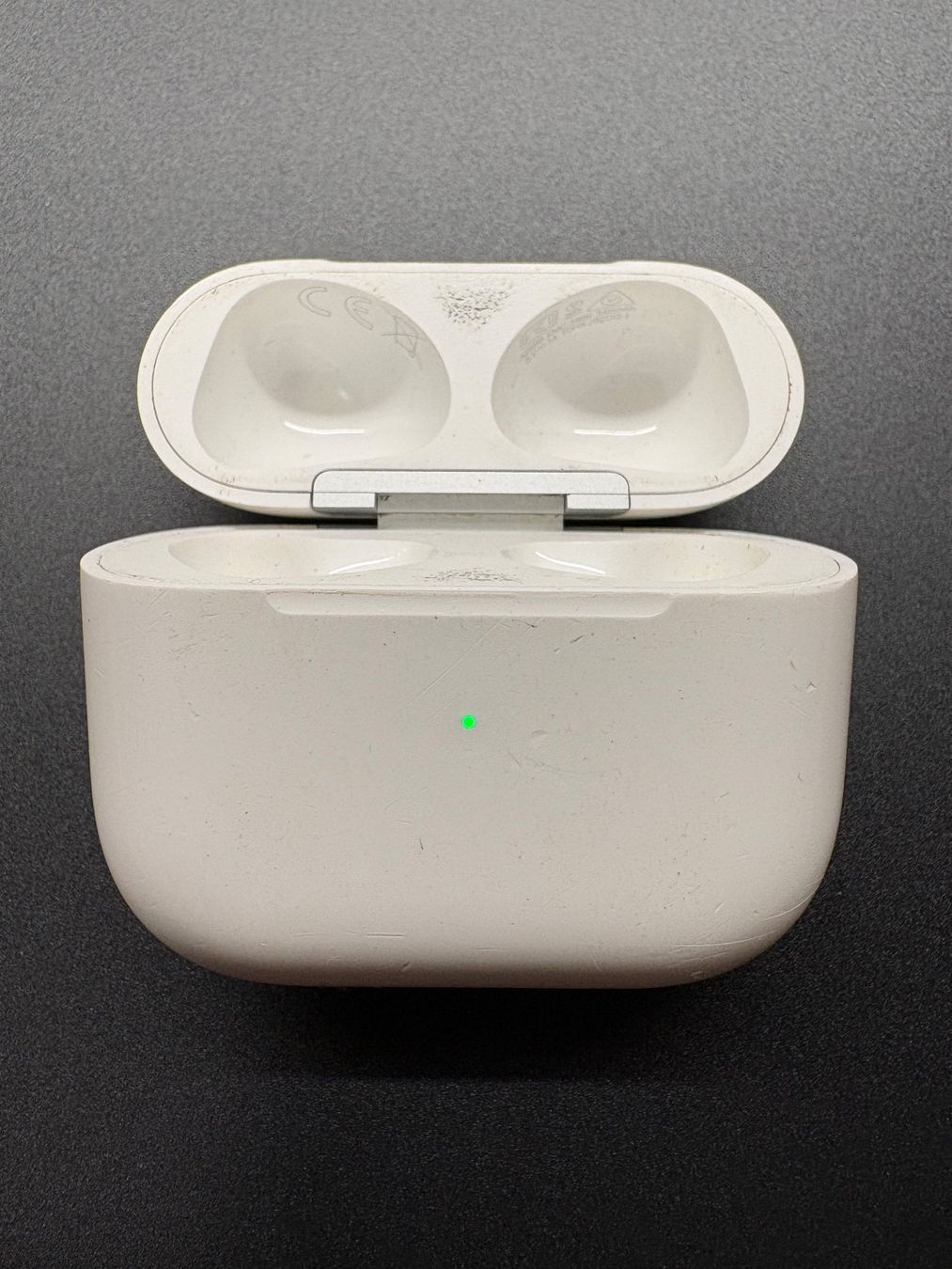 Apple AirPods 3 Gen. Case ( A2566). (D'occasion) à Lausanne pour CHF 1 – avec livraison ...