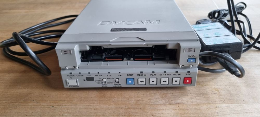 Sony DSR-11 DVCAM Mini + Standart DV Digital Cas. Recorder (Gebraucht) in Berneck für CHF 300 ...