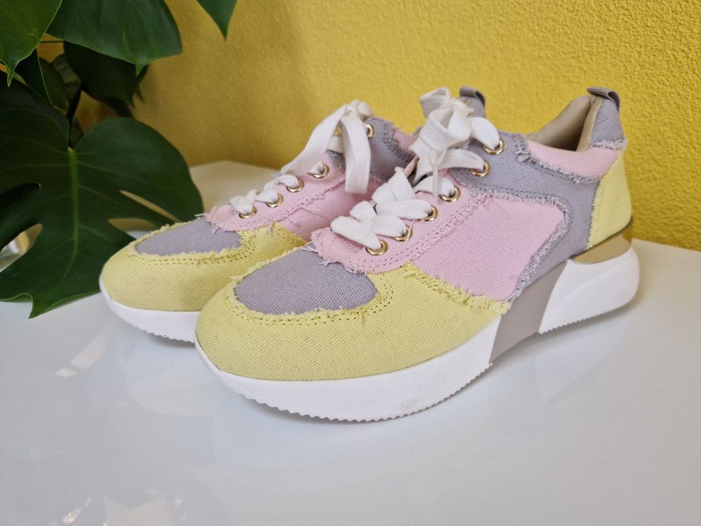 FARBIGE TURNSCHUHE (GR. 38) NEUWERTIG - AB. FR. 1.00 (Gebraucht) in ...