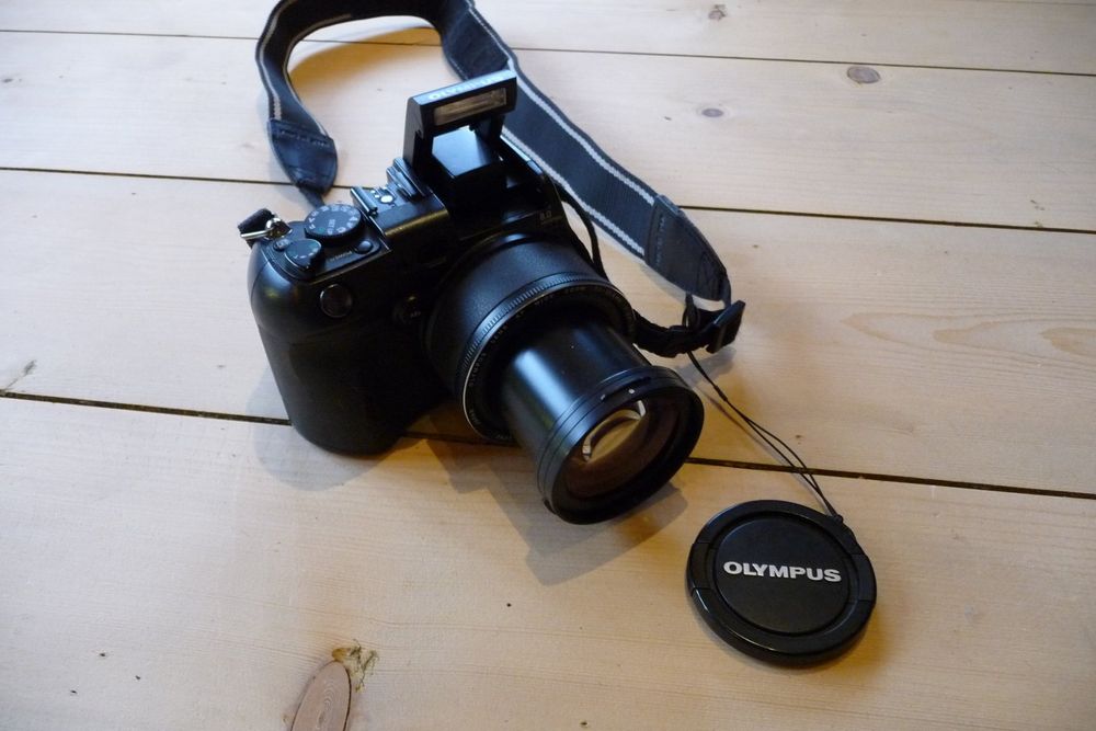 Olympus C-8080 Wide Zoom (Gebraucht) in Bollingen für CHF 100 – mit ...