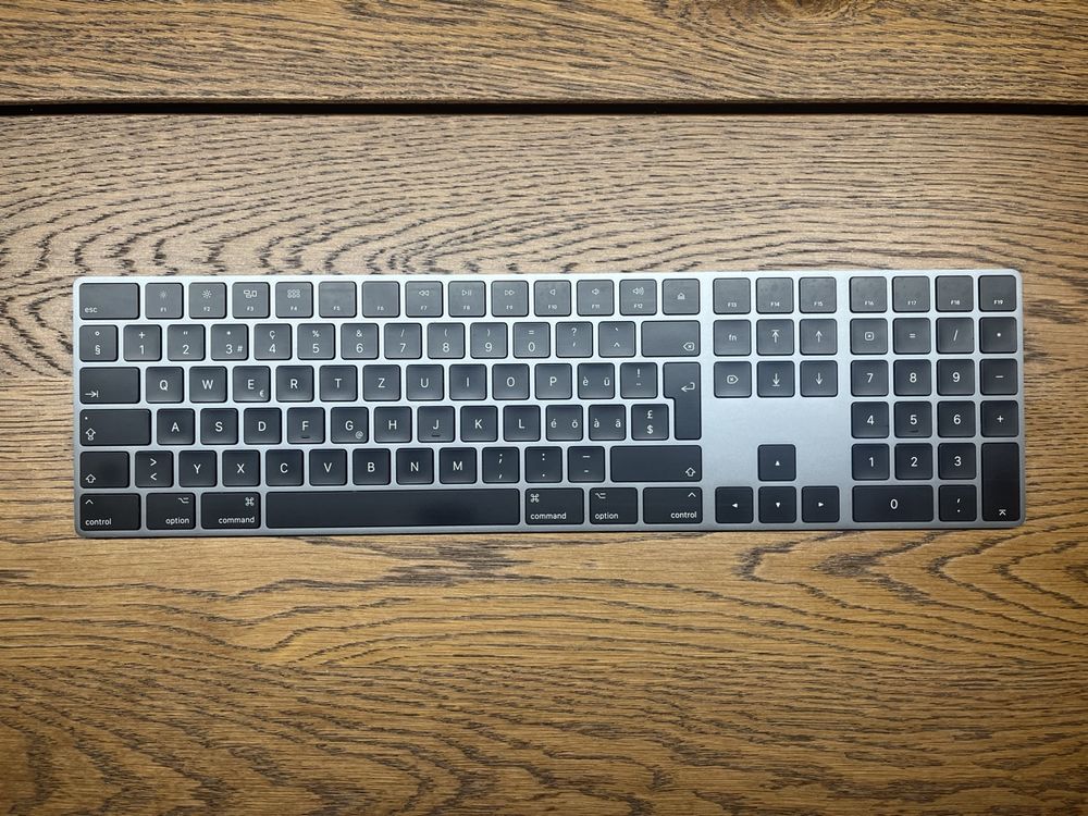 Apple Magic Keyboard mit Ziffernblock CH, Kabellos (Gebraucht) in ...