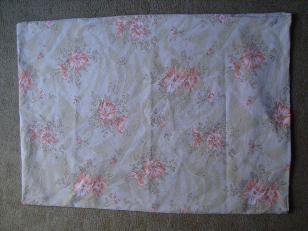 Bettwäsche-Garnitur (Gebraucht) in Pfungen für CHF 5 – mit Lieferung auf Ricardo kaufen