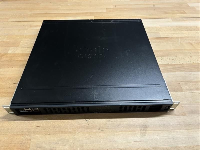 Cisco 4300 Series Router (Gebraucht) in Zürich für CHF 50 – nur ...