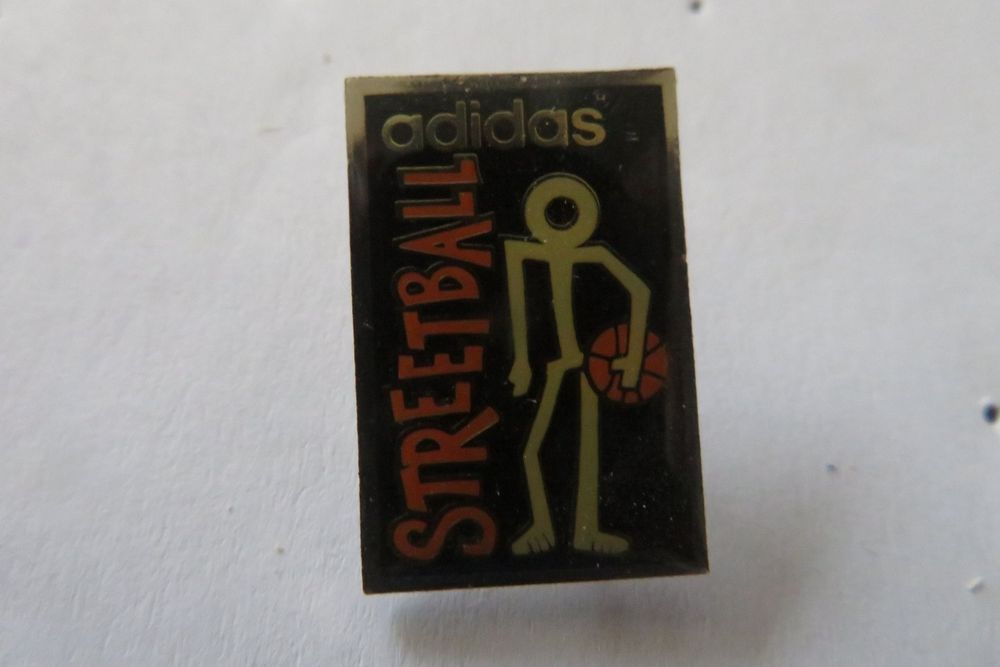 1 Pin Adidas Streetball (Gebraucht) in für CHF 1 – mit Lieferung auf ...