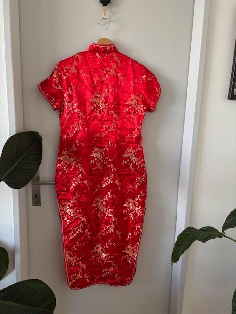 Traditional Red Long Floral Chinese Dress (Gebraucht) in Zürich für CHF ...