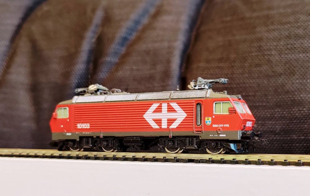 Roco - Lok Re 4/4 IV rot (Gebraucht) in Oensingen für CHF 21 – mit ...