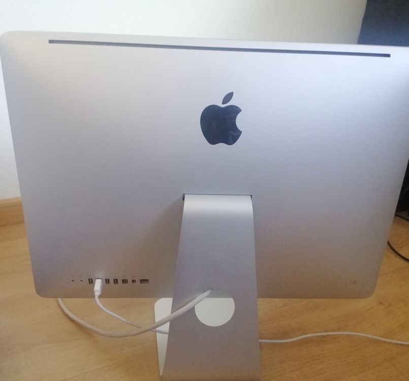 iMac 21.5" model A1311 with keyboard and mouse | Kaufen auf Ricardo