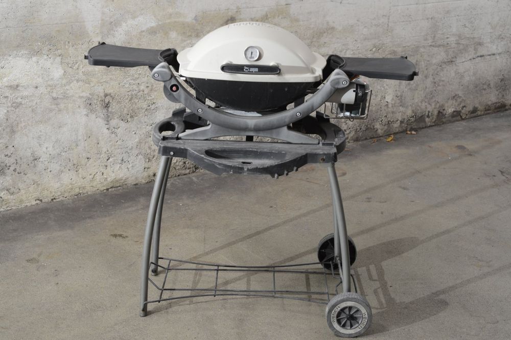 Weber Q100 Gasgrill mit Untergestell (D'occasion) à Sachseln pour CHF ...