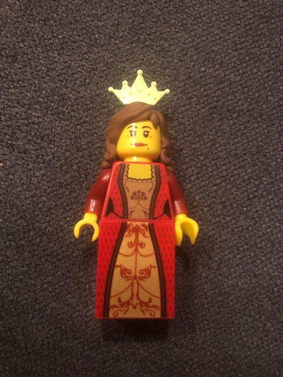 Lego figurine Castle Queen reine (D'occasion) à Fully pour CHF 9 – avec ...