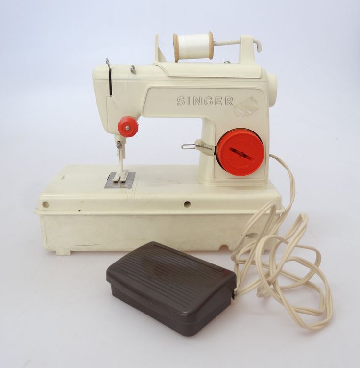 SINGER Kinder-Nähmaschine retro mit Koffer (Gebraucht) in für CHF 17 ...