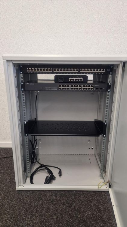 ELDON Netzwerk-/Serverschrank 12U (Patchpanel, Switch & POE) (Gebraucht ...