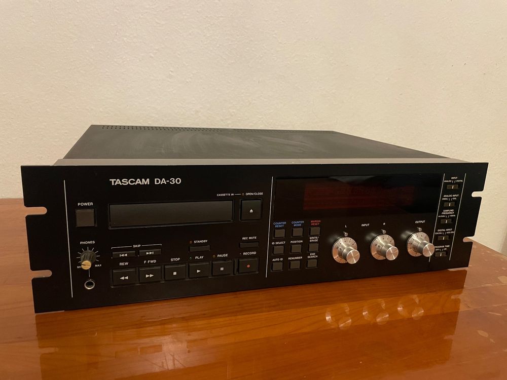 Tascam DA - 30 High End Dat (Defekt) in für CHF 199 – mit Lieferung auf ...