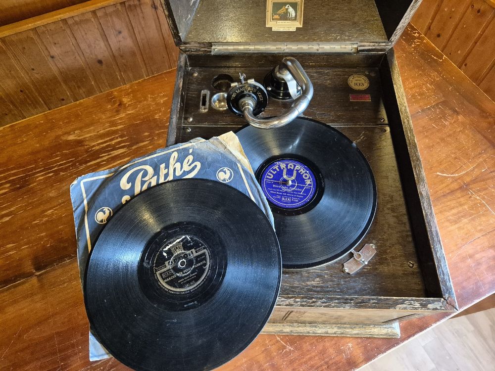 Gramophone "la voix de son maitre" modèle 103 (Gebraucht) in Val-d ...
