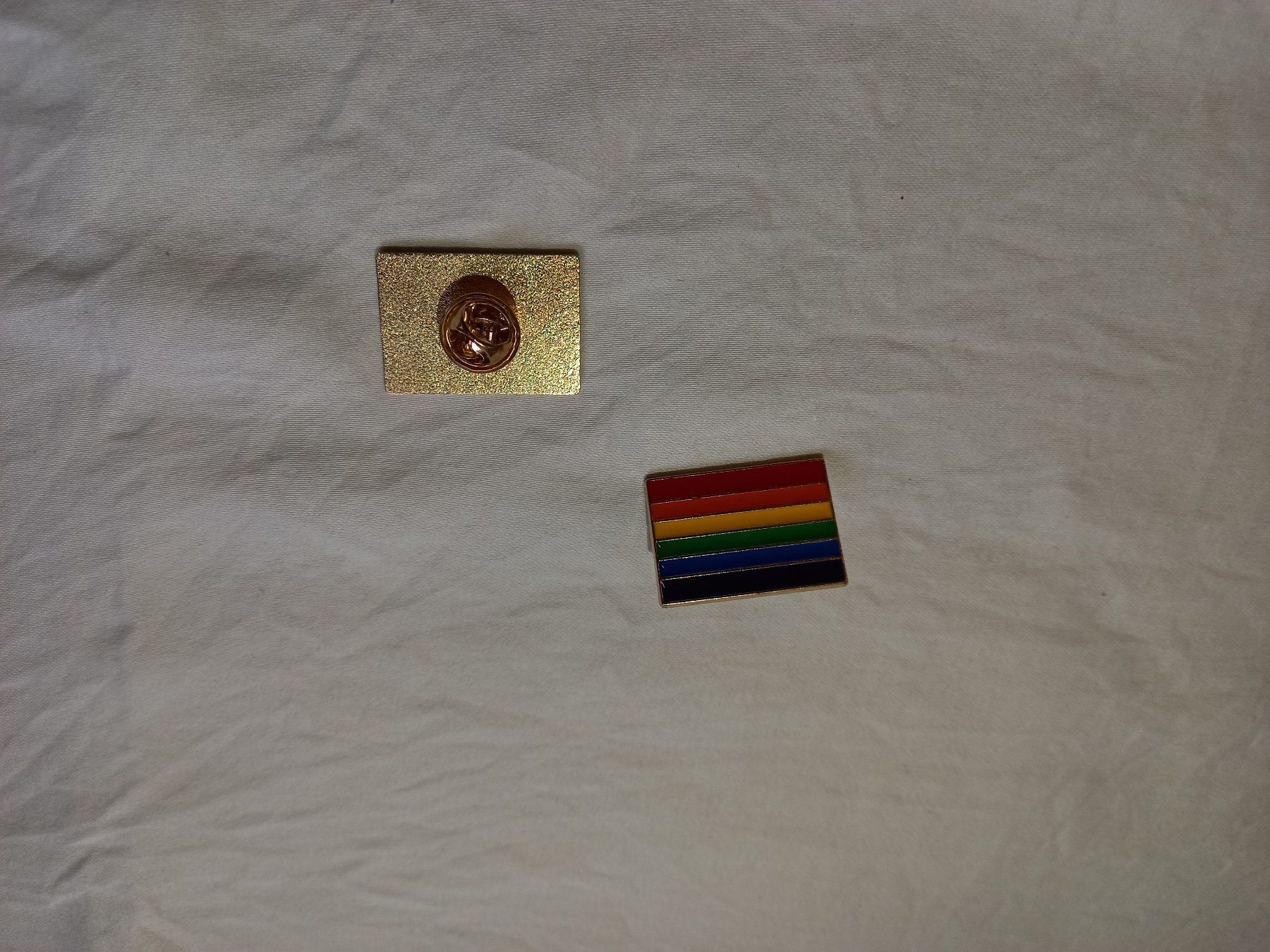 LGBT-Pin Rechteck Packung mit 20 Pins (Neu (gemäss Beschreibung)) in Bremblens für CHF 35 – mit ...