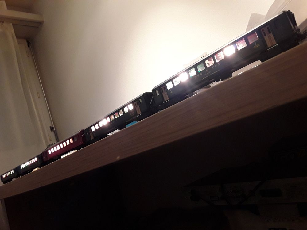 HAG _ 5 teiliger SBB Personen Zug mit Beleuchtung _ Spur H0 (Gebraucht) in Rüti ZH für CHF 80 ...