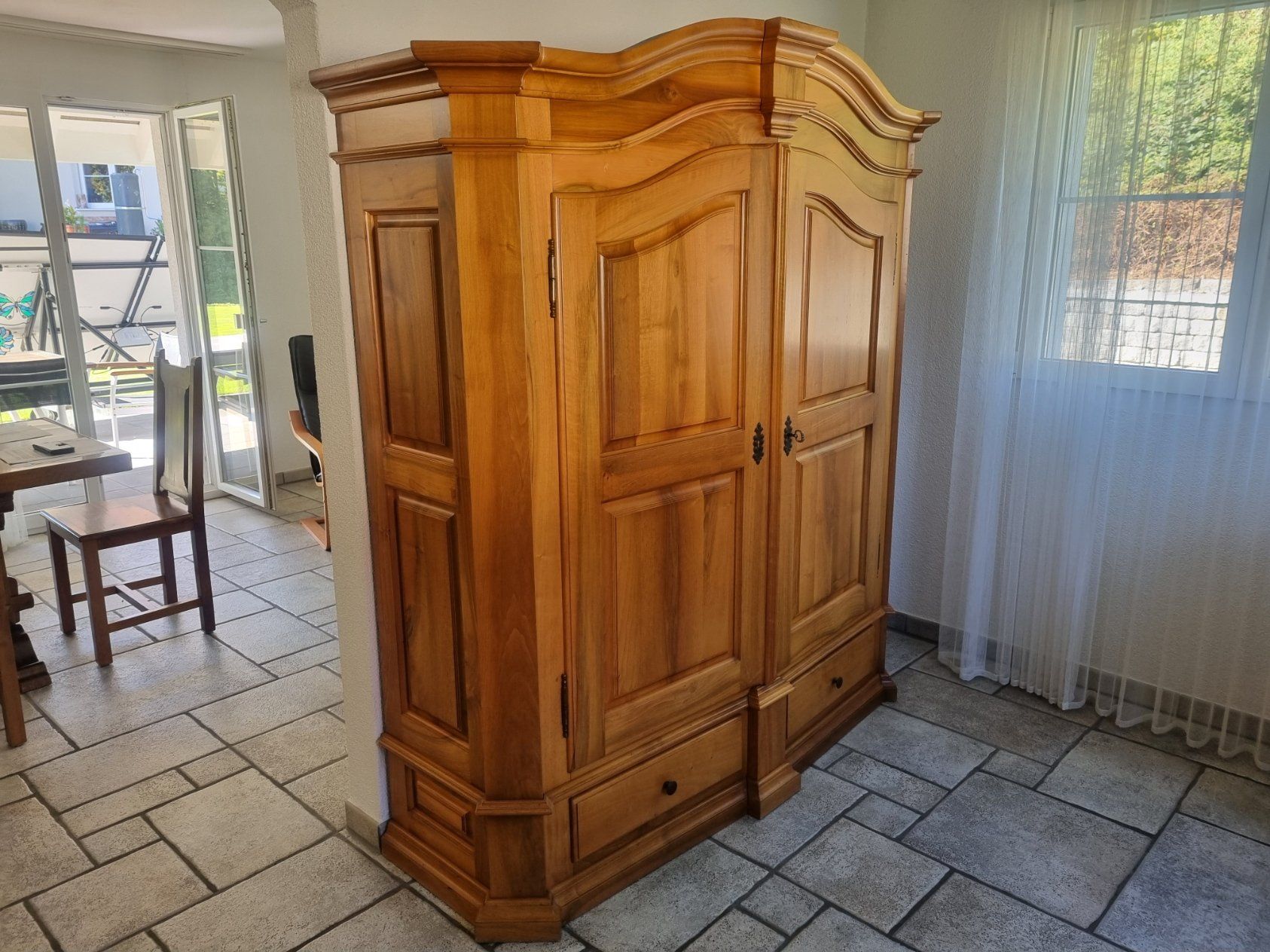 Bodenseeschrank - Nussbaum massiv im Stil Neuzeitlich (Gebraucht) in ...