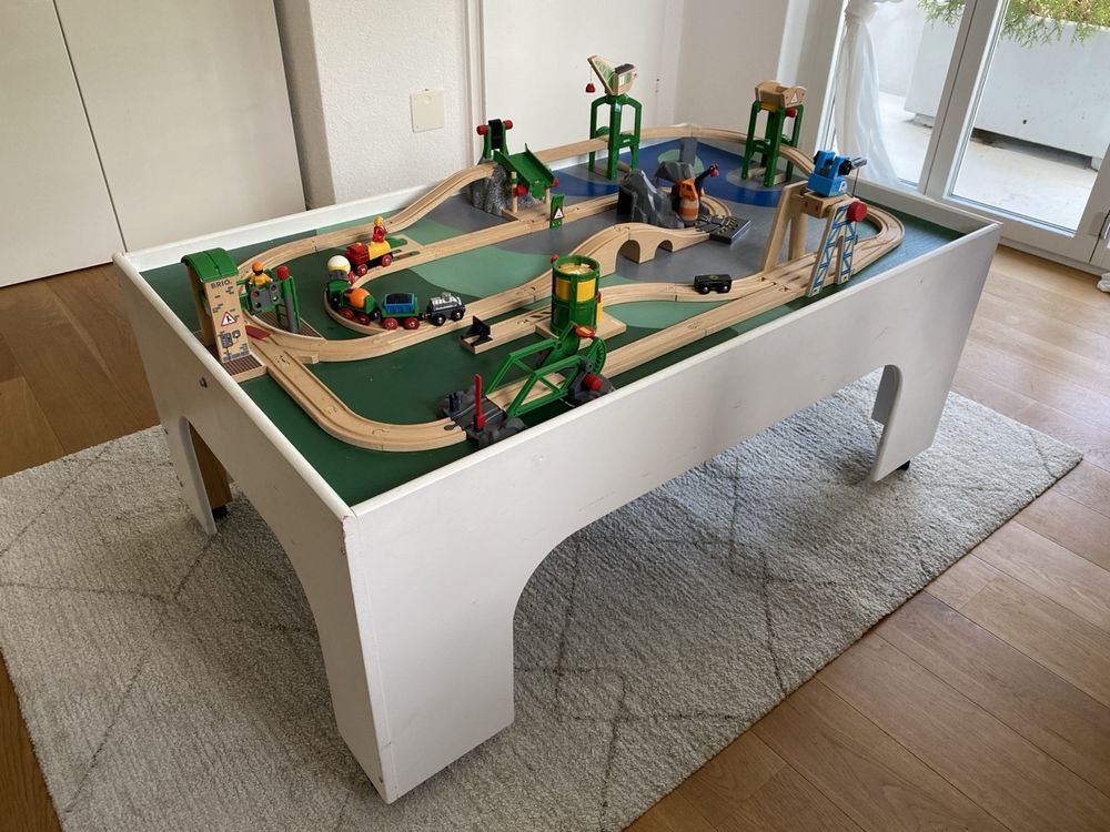 Genialer LEGO + BRIO SPIELTISCH - 2 in 1 Eisenbahn Lego city (Gebraucht ...