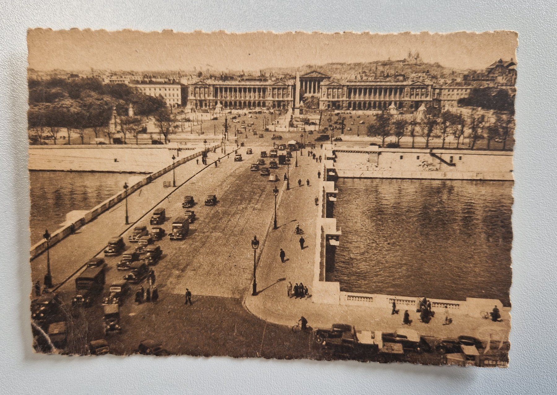 Paris, Place de la Concorde 1949 belebt/viele Oldtimer (Gebraucht) in ...