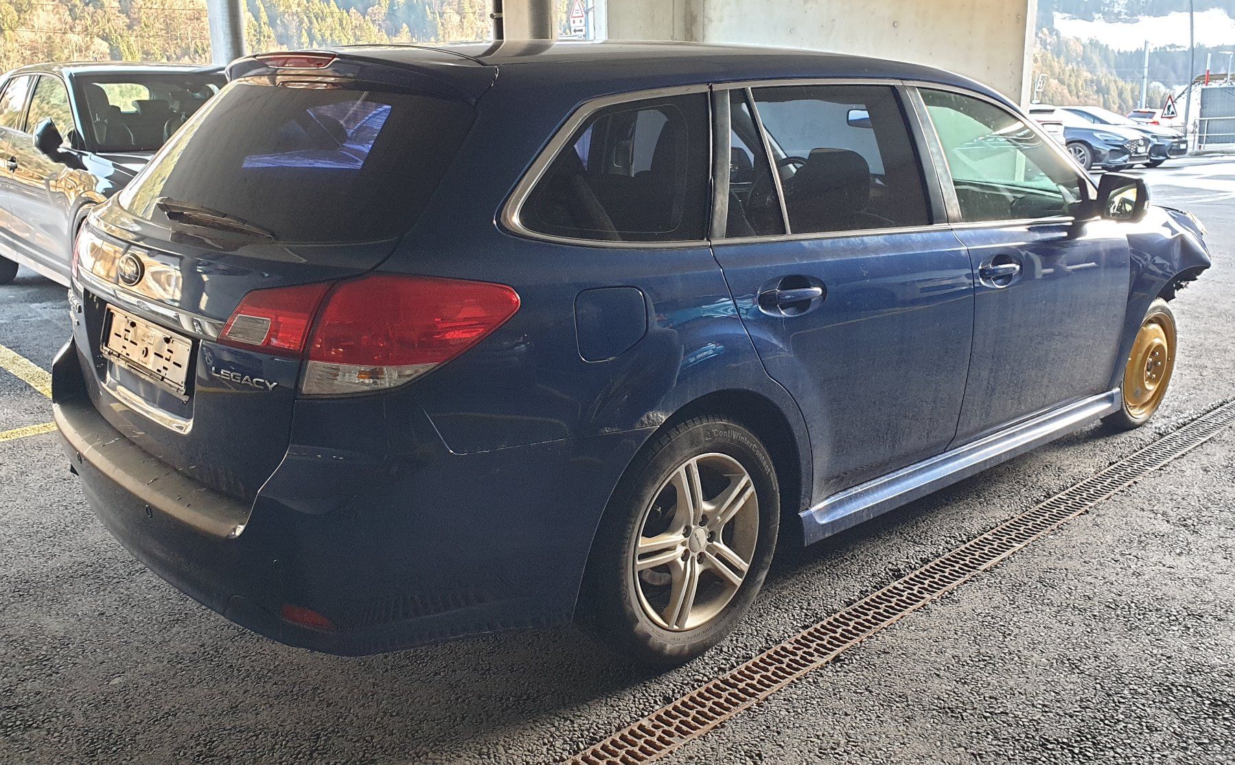 Subaru Legacy 2.0i Swiss Edition - MFK 07.2025 - Unfall (Defekt) in Val ...