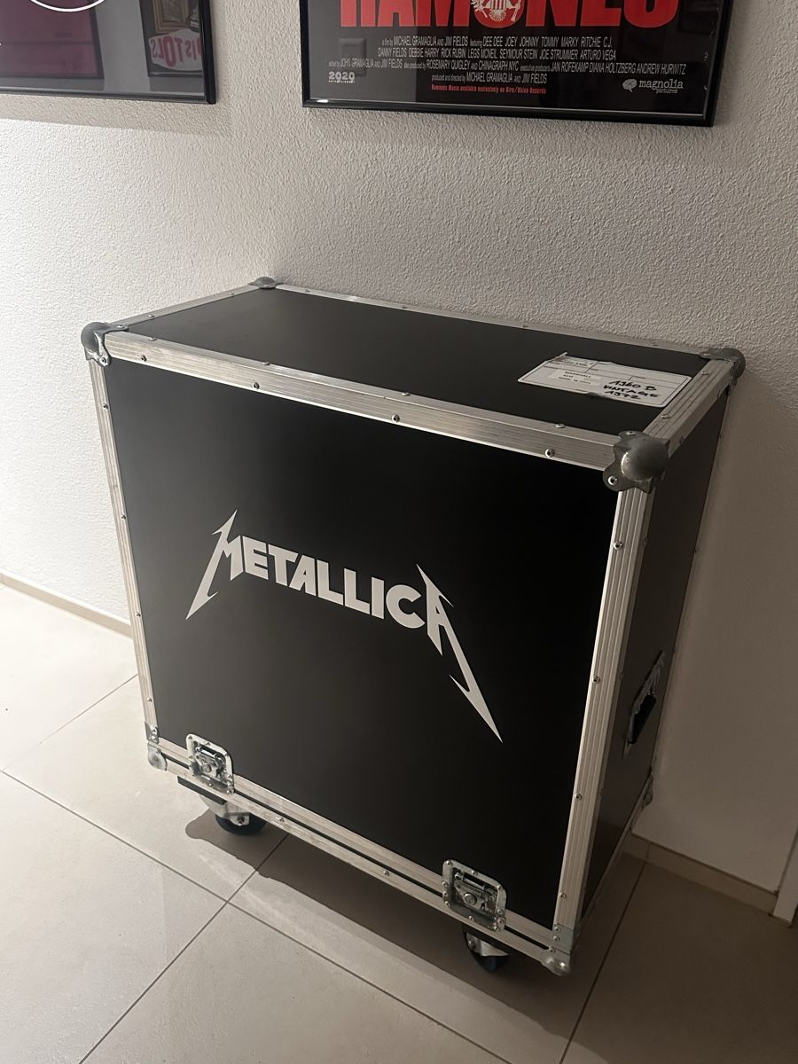 Flight Case für 4x12 Gitarrenbox- mit Metallica Logo (Gebraucht) in ...
