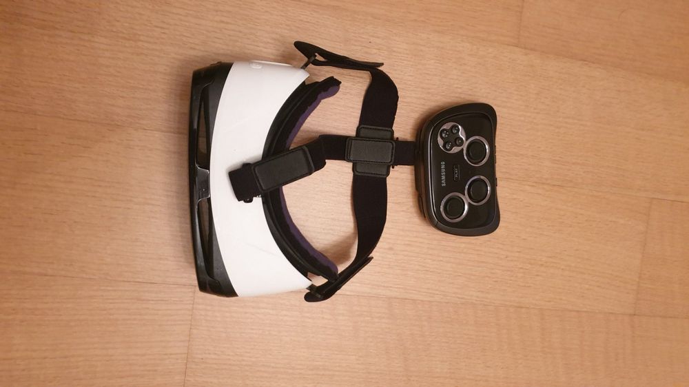 Samsung VR Gear + Samsung Gamepad | Kaufen auf Ricardo
