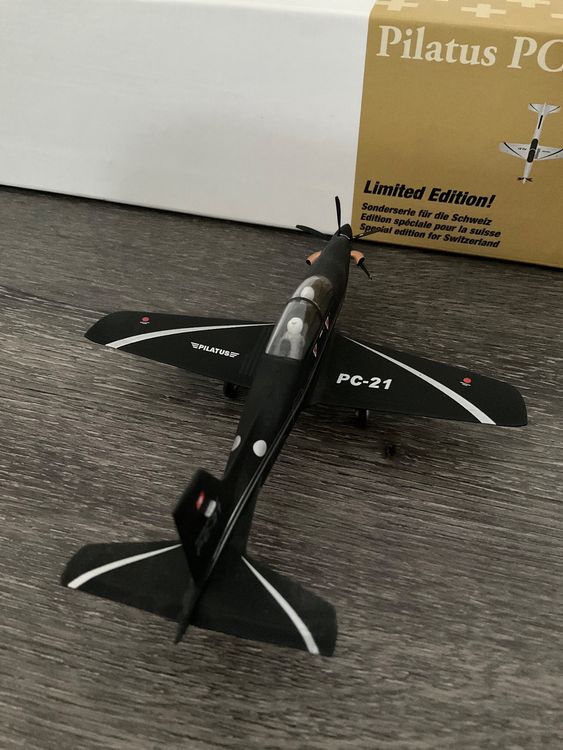 Pilatus PC 21 Limited Edition Set Silber Schwarz 1:72 Modell (Gebraucht ...