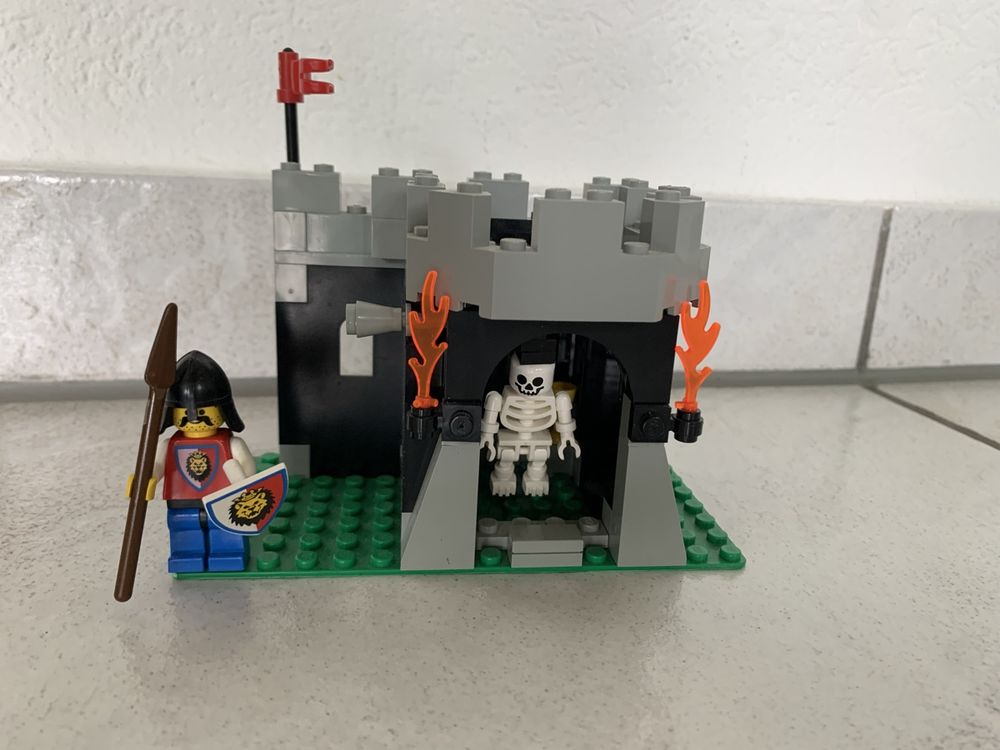 Ab 1.-! Lego Royal Knights 6036 Skeleton Surprise (Gebraucht) in ...