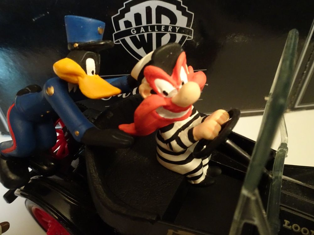 ERTL COLLECTIBLES 1917 FORD TIN LIZZIE BUGS BUNNY, DAFFY DUC | Kaufen ...