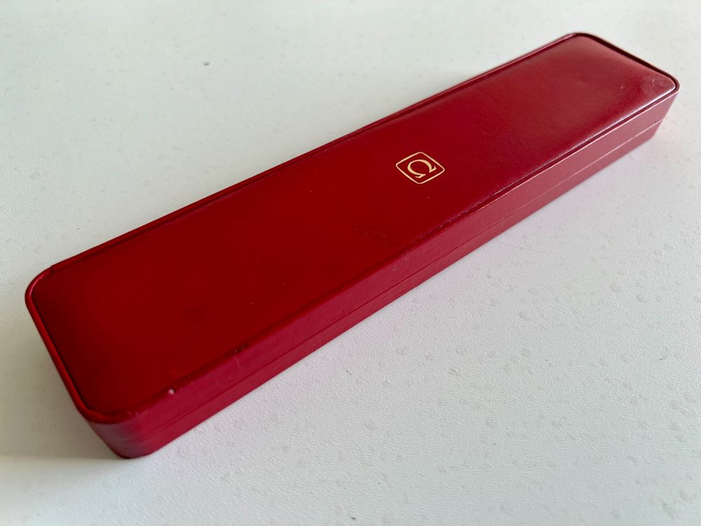 OMEGA original 70-80’s long red simili leather watch box (Gebraucht) in ...