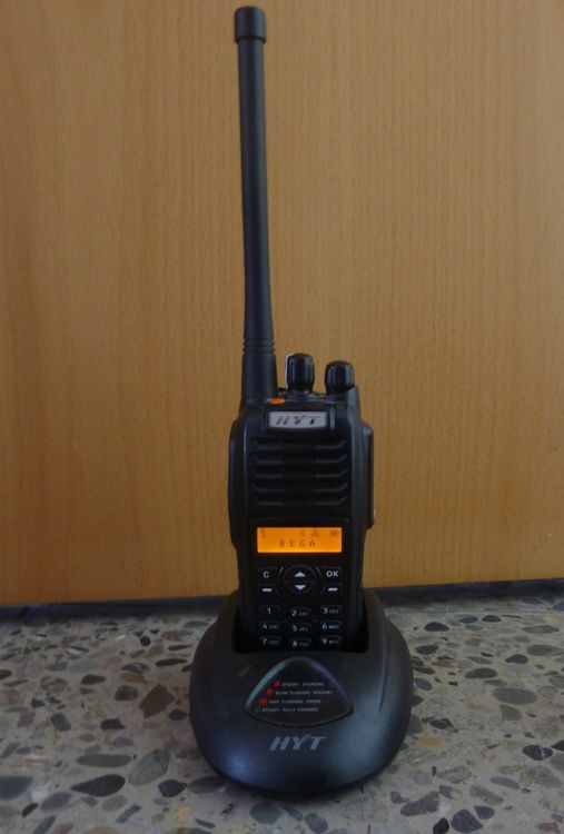 Hytera HYT TC-780 REGA Handfunkgerät & Original Ladestation (Gebraucht ...