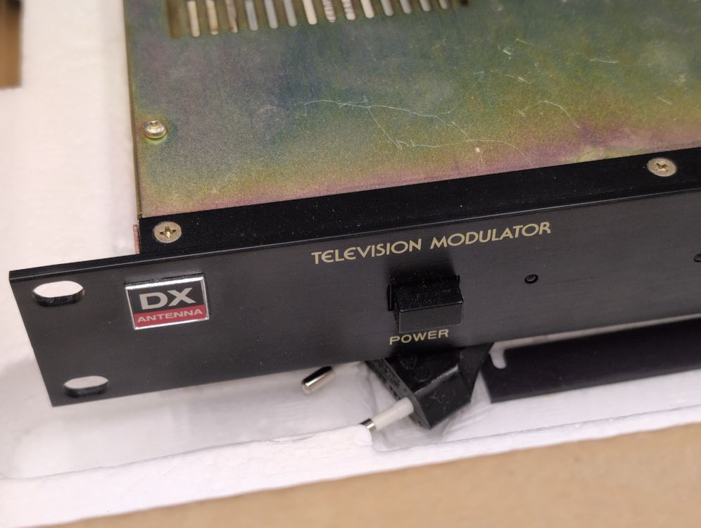 DX Antenne Television Modulator DSM-140E - Rarität! (Neu und originalverpackt) in Breitenbach ...