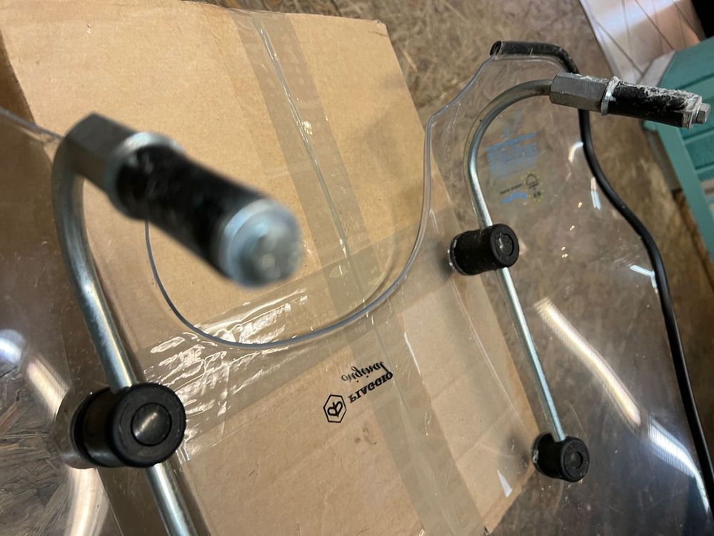 (KOPIE) Windschutzscheibe, ( Paravento ) Vespa (Gebraucht) in Derendingen für CHF 79 – nur ...