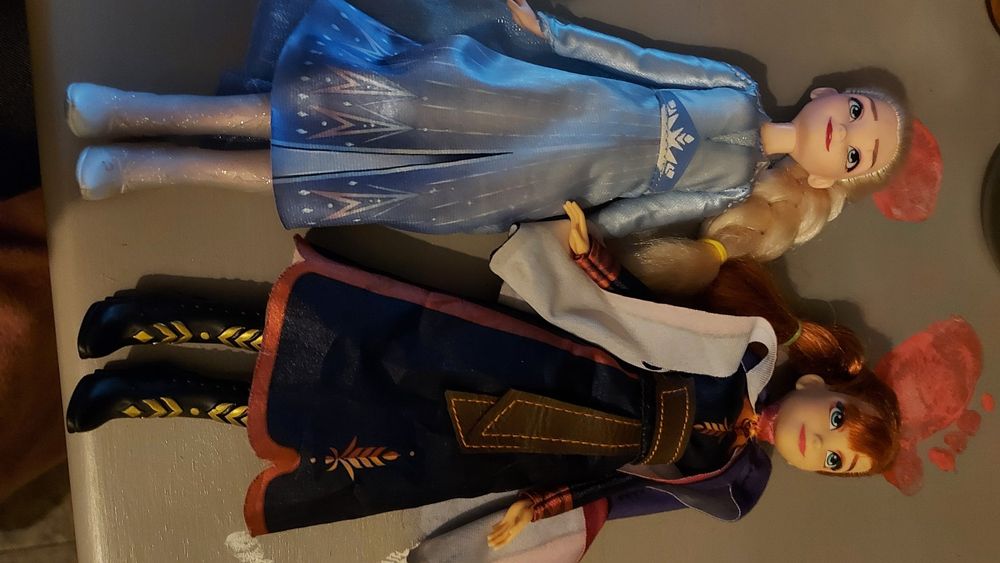 Anna und Elsa Barbie (Gebraucht) in Arbon für CHF 10 – mit Lieferung auf Ricardo kaufen