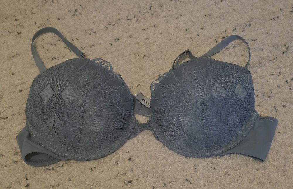 Soutien-gorge Etam dentelle gris, neuf, FR/ES 90C (Neu (gemäss Beschreibung)) in Vevey für CHF ...