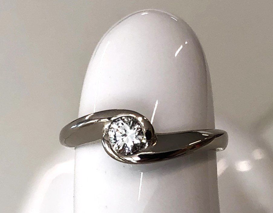 Bucherer CB 750 Weiss-Gold-Ring mit Brillant 0,29 Ct. | Kaufen auf Ricardo