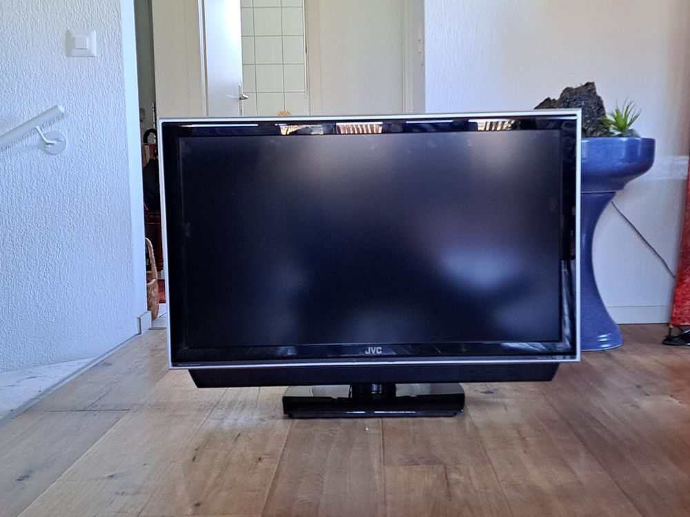 37 Zoll JVC LCD Fernseher LT-37DP8BT | Kaufen auf Ricardo
