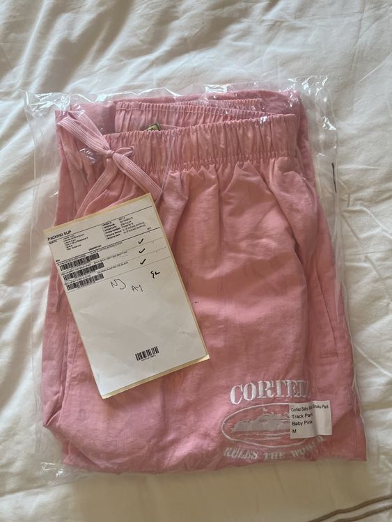 Corteiz baby pink bottoms M (Neu und originalverpackt) in Genève für ...