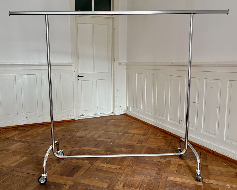Profi Kleiderständer Kleiderstange verchromt mit Lenkrollen (Gebraucht) in Zürich für CHF 149 ...