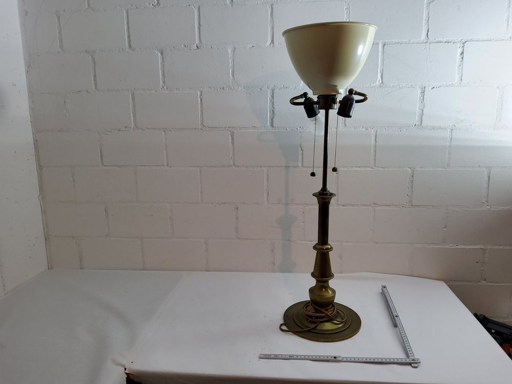 Antike Stehlampe mit Schirm rot | Kaufen auf Ricardo