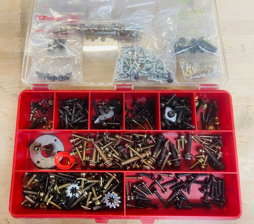Box mit diversen Schrauben | Kaufen auf Ricardo