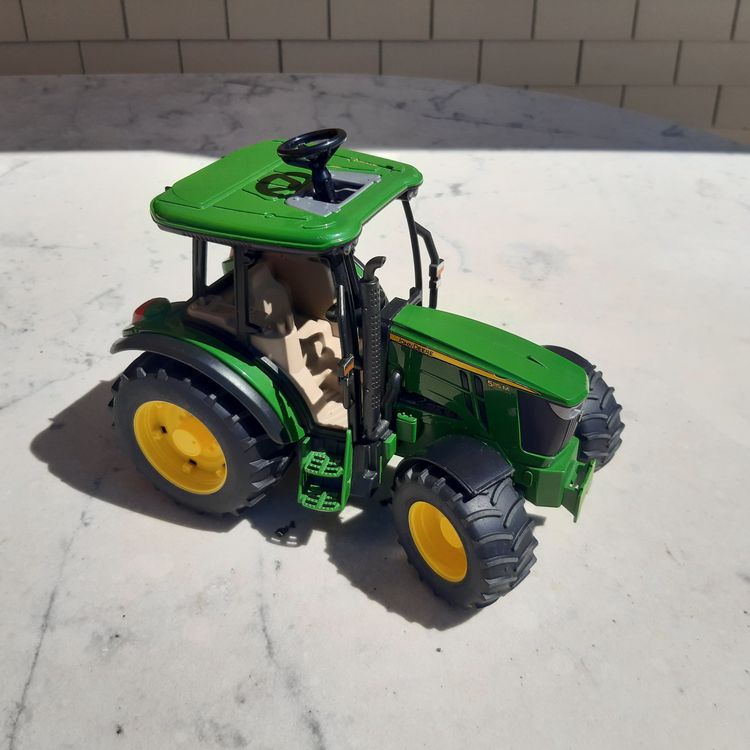 Bruder John Deere 5115 M (Gebraucht) in Rehetobel für CHF 9 – nur Abholung auf Ricardo kaufen