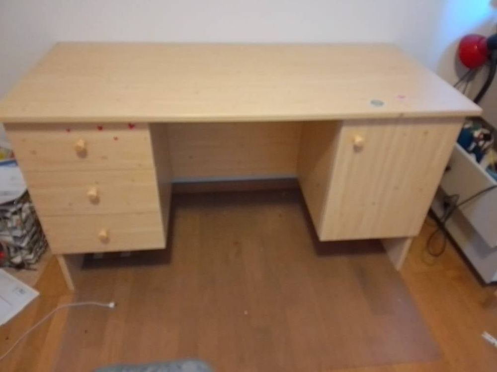 Pult zu verkaufen (Gebraucht) in Leibstadt für CHF 1 – nur Abholung auf ...