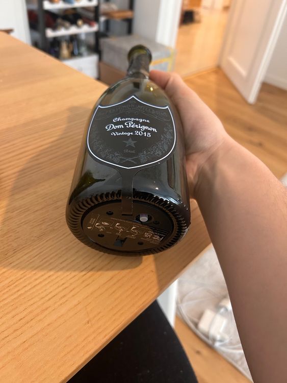 Leere Dom Perignon 2015 Flasche leuchtend Special Edition (Neu (gemäss ...