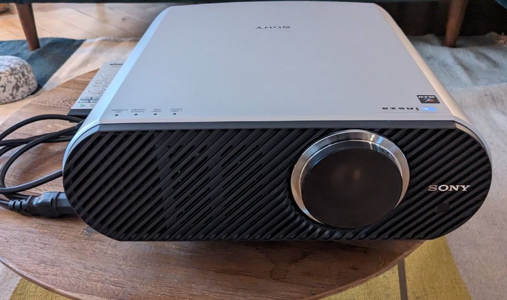 Sony Beamer VPL-HS50 (Gebraucht) in Zürich für CHF 50 – nur Abholung ...