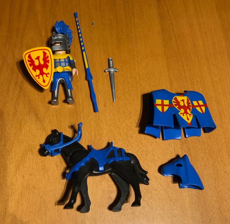 Playmobil Blue and Yellow Eagle Knight (Gebraucht) in Fribourg für CHF ...