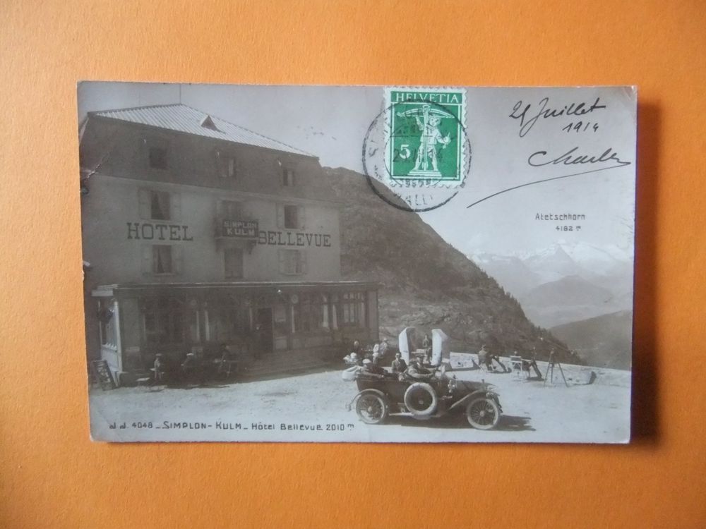 Oldtimer und Gäste vor Hotel Bellevue Simplon Kulm 21.7.1914 (Gebraucht) in St. Niklaus VS für ...